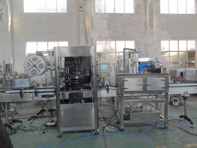 Automatic shrink sleeve labeling machine