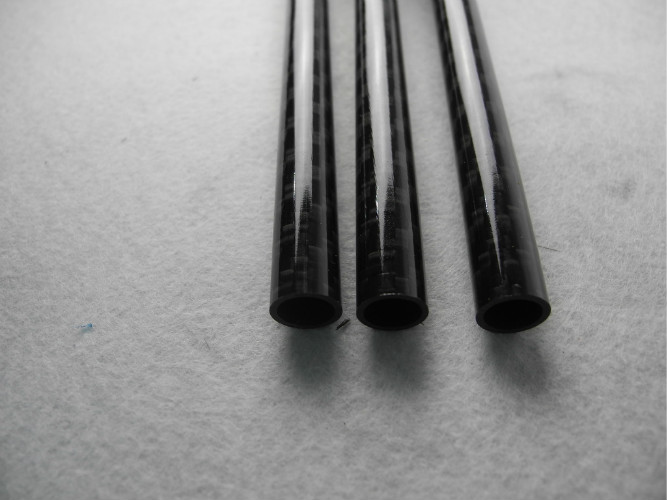 円形のあや織り望遠鏡のポーランド人の光沢のあるカーボン繊維の管/配管の使用