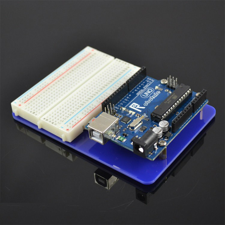 UNO R3는 Arduino의 장비를 배우는 가동 가능한 전자공학을 위한 시동기 장비의 기초를 두었습니다