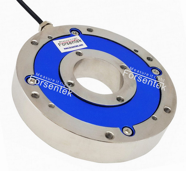 a través del sensor del esfuerzo de torsión del agujero