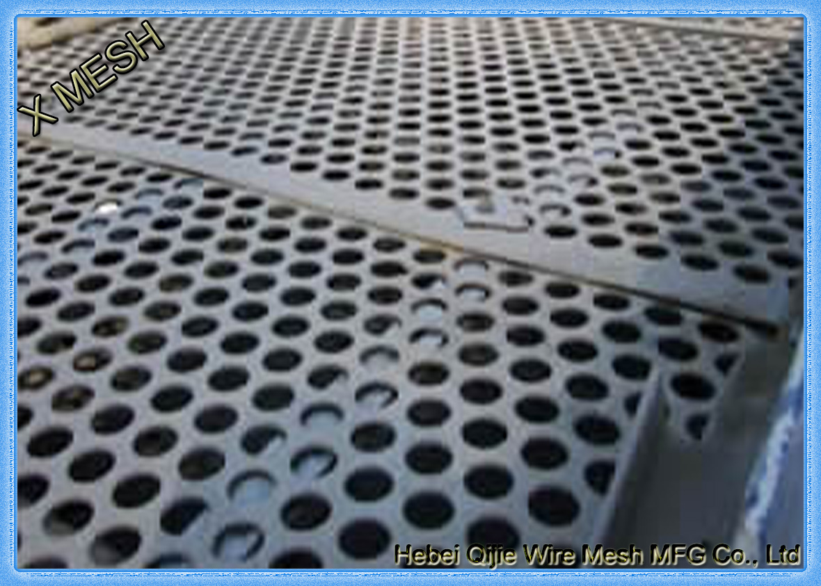 Round perforated vibrating screen mesh.