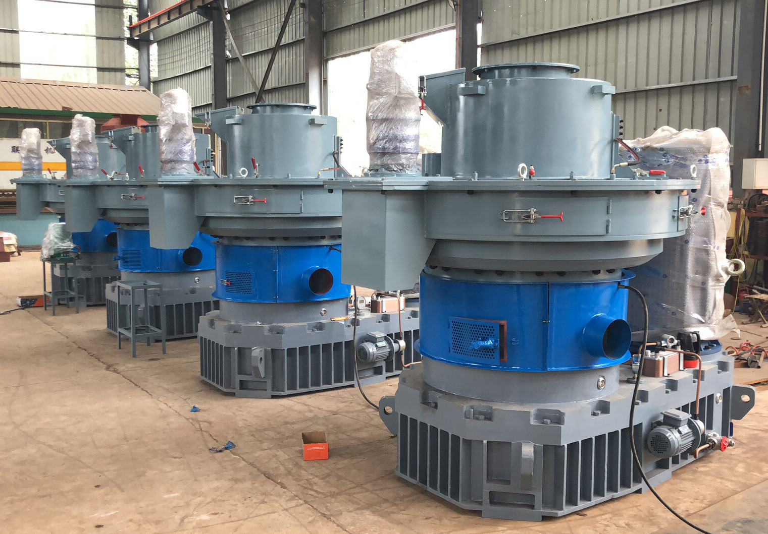 2Ton /h 132 kw 수직 링 다이 바이오매스 에너지 경재 환약 성형기