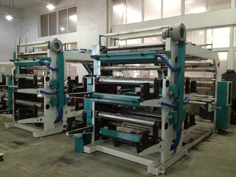 Cuatro automáticos colorean la impresora flexográfica