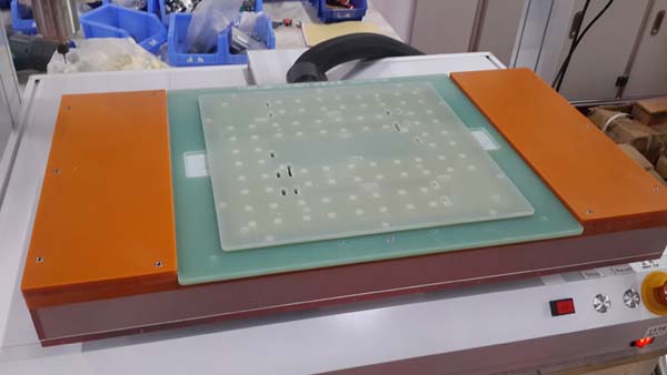 Montage de routeur de carte PCB