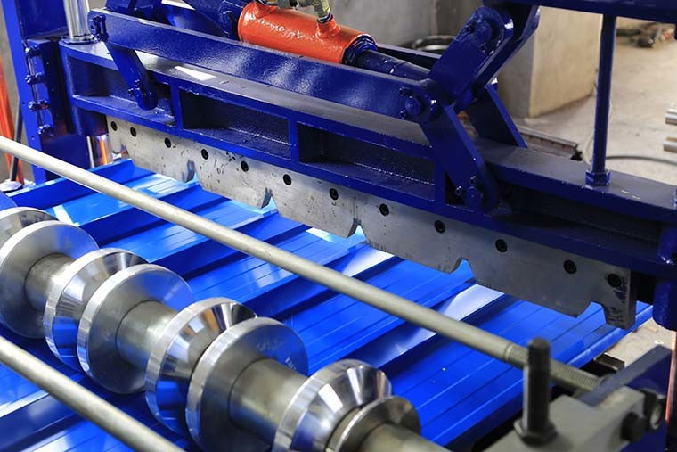 Rotolo del pannello del tetto che forma macchina per i materiali da costruzione di alta qualità