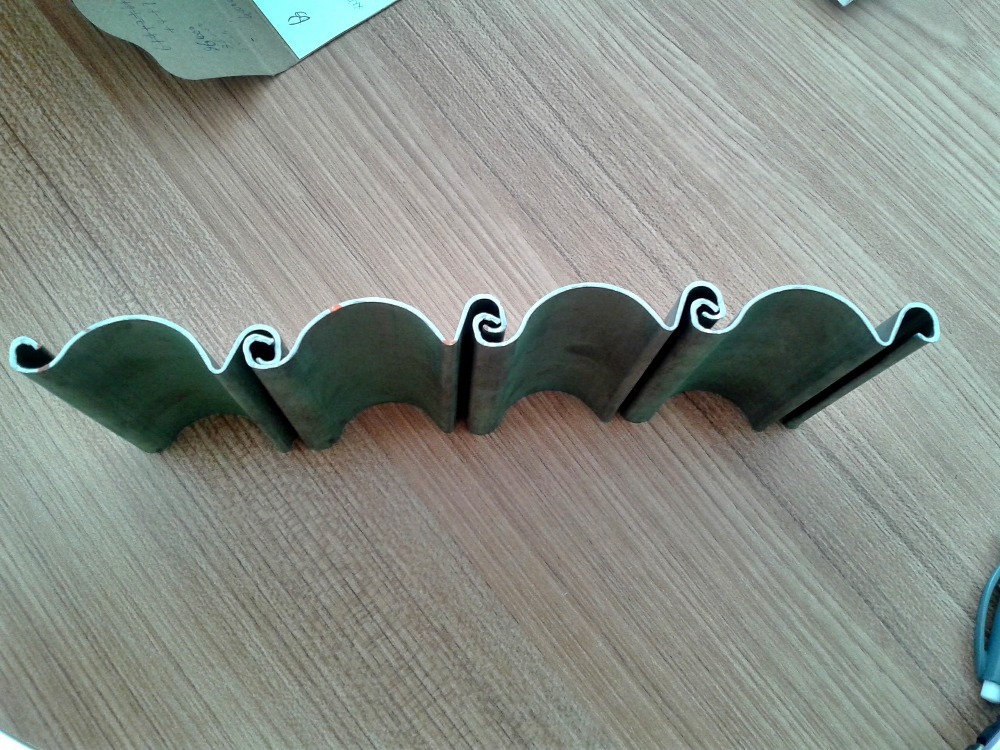 Rullo guida di alluminio della stecca dello sportello che forma l'otturatore d'acciaio a macchina del rullo che fa macchina