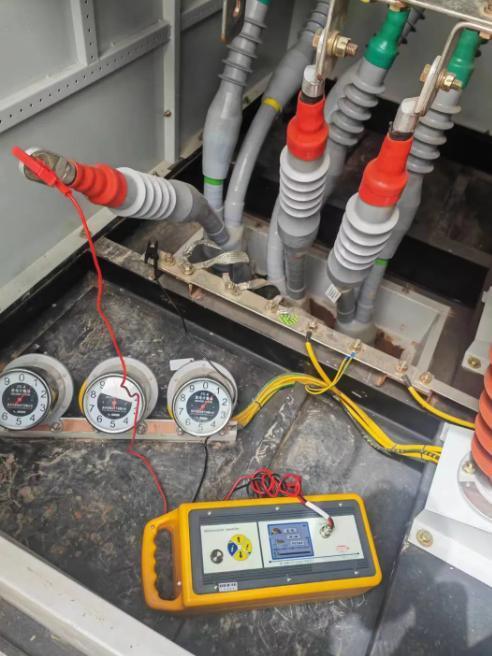 Accessories included with cable locator