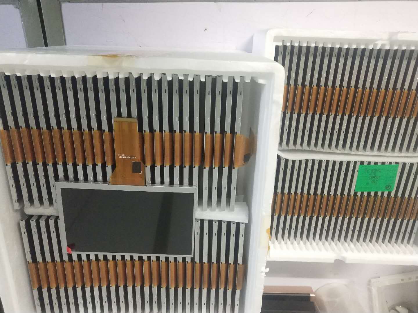 7 인치 TFT-LCD