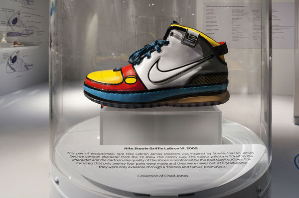 Il nuovo chiaro acrilico acrilico rotondo di /Customized della scatola di presentazione della scarpa calza la scatola di presentazione