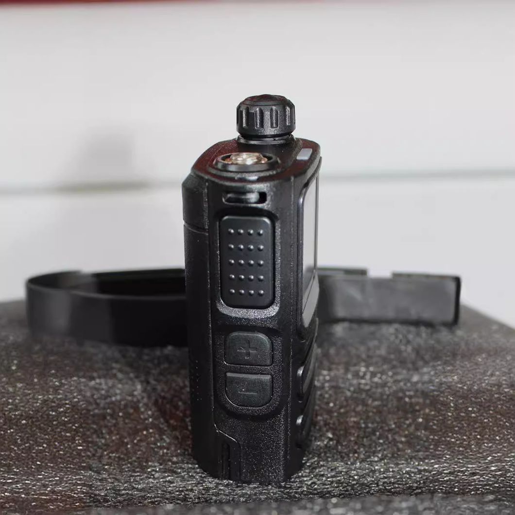 Handheld Drone Detector Vertical High 1km-2km Effective Detection Distance Anti Drone System Alarmer