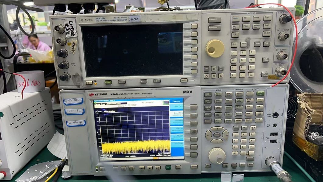 Handheld 1-3km 100MHz-6GHz Frequency Signal Detector with Dji Fpv Autel Drone Positioning