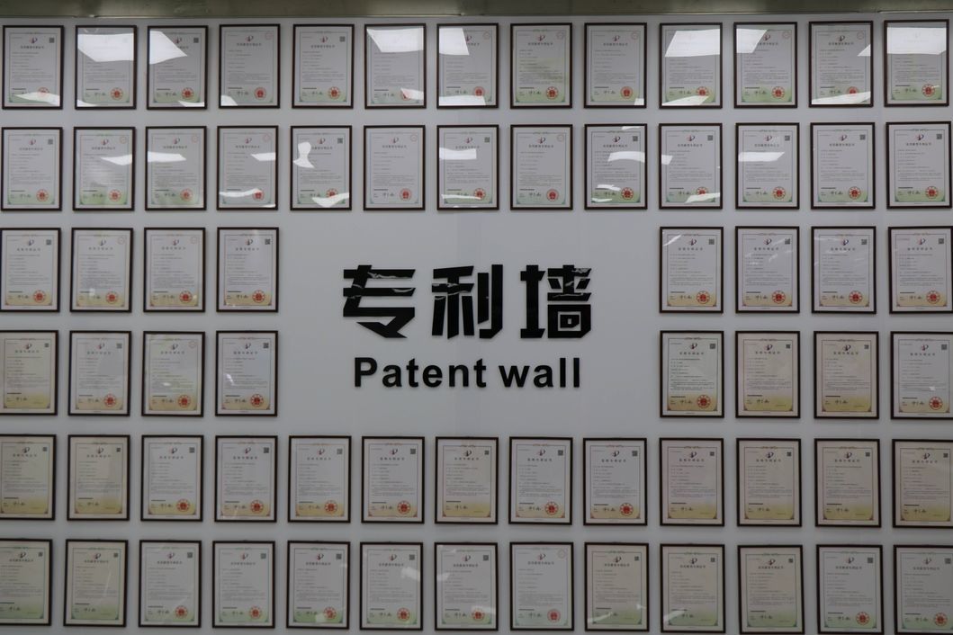 Handheld Omni Antenna 800MHz-6GHz Full Frequency 1-2km Long Distance Drone Signal Jammer Positioning Alarm Integrated Detection Detector