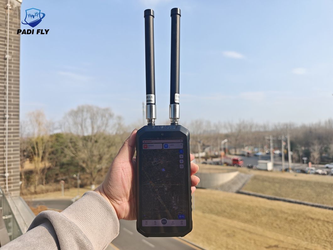Professional 0~3km 70MHz~6GHz Accurate Frequency Signal Detection Portable Handheld Uav Detector with Anti Drone Interference Function