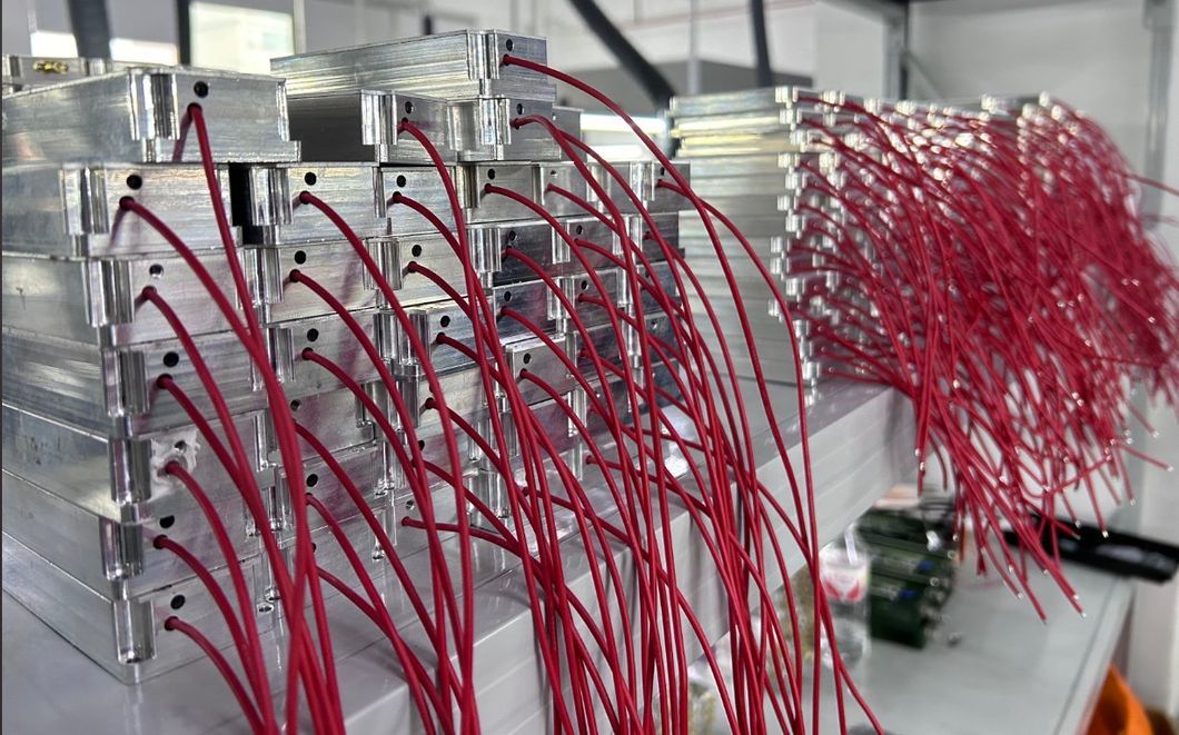 Portable 1.2km Drone Detection 300MHz~6GHz Frequency Coverage Drone Detector