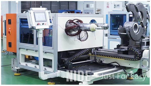 machine de insertion et en expansion de bobine de redresseur auotmatic