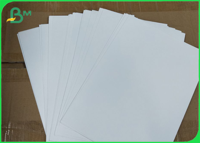 O papel absorvente branco super do mata-borrão para tiras de testes do perfume alisa a superfície 0.4MM