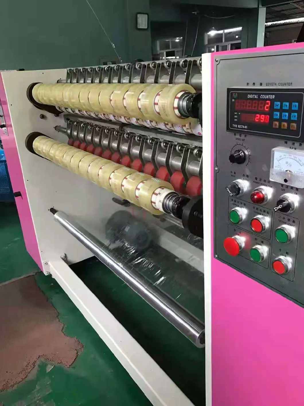 Le Super Clear BOPP collent la bande de emballage adhésive fendant la machine de rebobinage