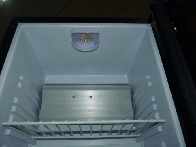 Assorbimento nessun minibar 17 dell'hotel di rumore - 65L con la singola porta solida
