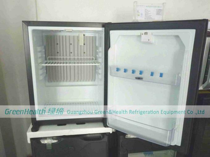 Assorbimento nessun minibar 17 dell'hotel di rumore - 65L con la singola porta solida