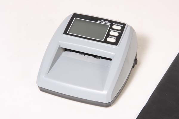 Detector infrarrojo del efectivo del dinero falsificado del banco de China, proveedores falsificados inteligentes del detector de Bill