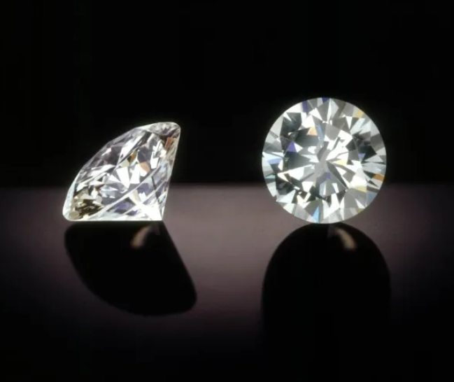 Various sizes of synthetic rough diamonds for mechanical use