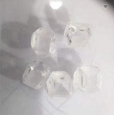 HPHT rough diamond sample showing clarity and structure