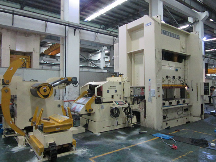 機械を水平にすること