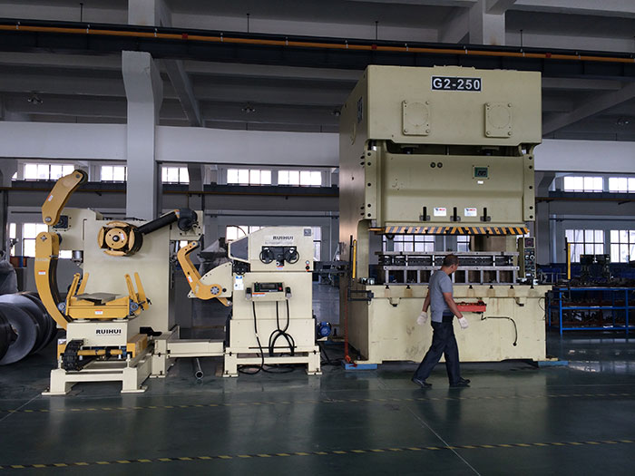 пробивая машина