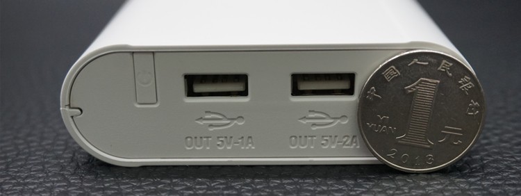 Energie-Bank Charger10.jpg TOMO V8-4 18650