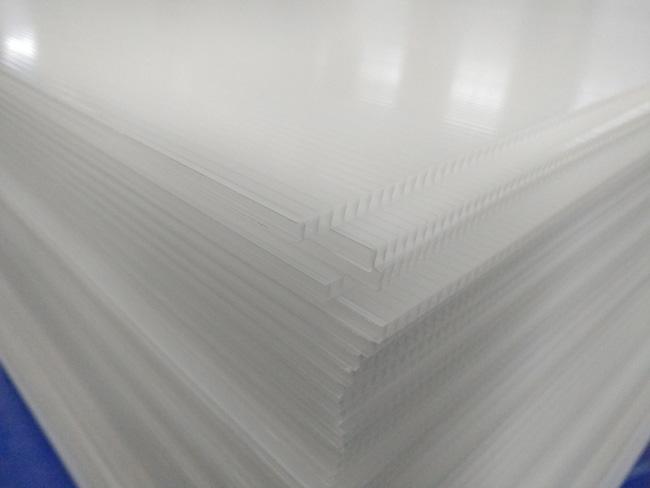 couleur naturelle de feuille en plastique ondulée