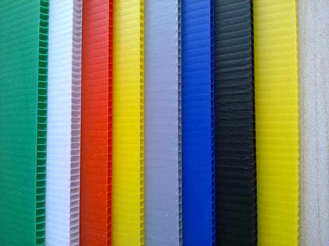 feuilles en plastique ondulées colorées pour différentes utilisations (3)