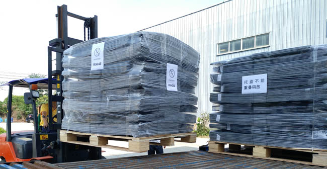 Auto Lock bodem golfkarton opvouwbare dozen met plastic handgrepen op pallet