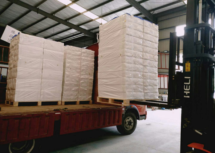 Unfoldablenq Boorkernvakje de Bladen dat van van Cartonplast (Coroplast) wordt gemaakt op pallet