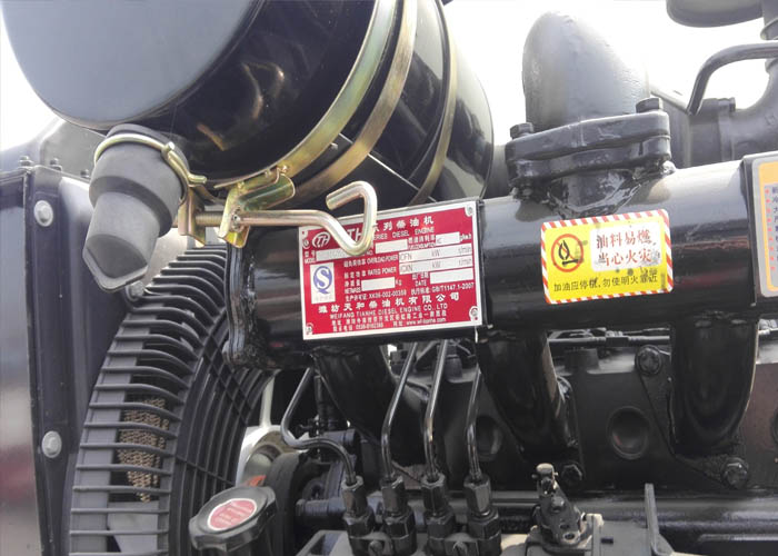Rimorchio in serie dell'autocisterna del cemento con il motore diesel