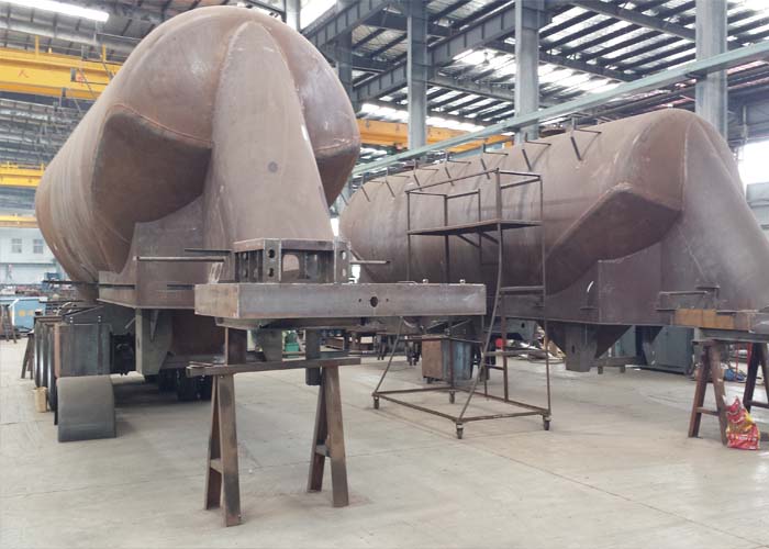 생산에서 벌크 시멘트 트레일러 워크샵