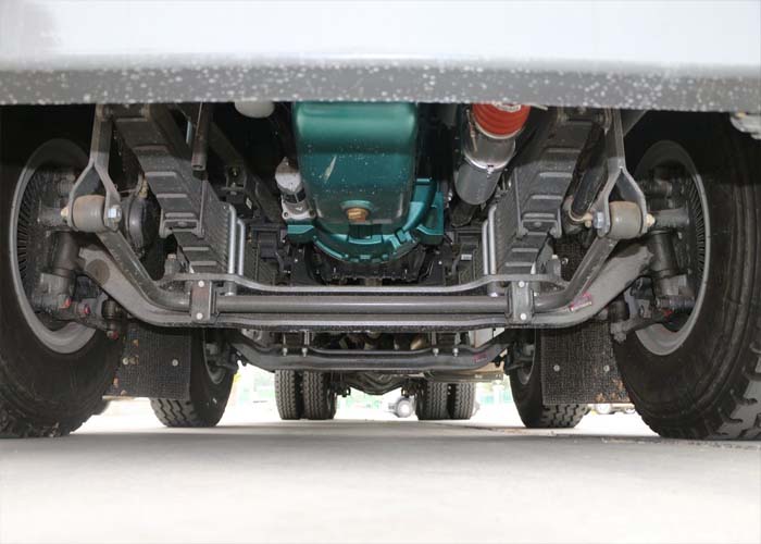 AUTOCARRO CON CASSONE RIBALTABILE 8X4 HOWO CON i telai
