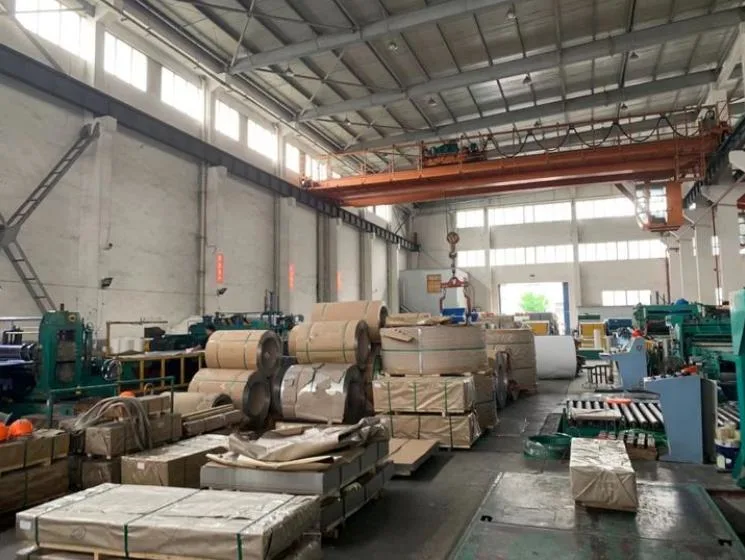 Tamaño estándar del metal de la fábrica del tubo rectangular de aluminio de aluminio cuadrado del tubo 100*50