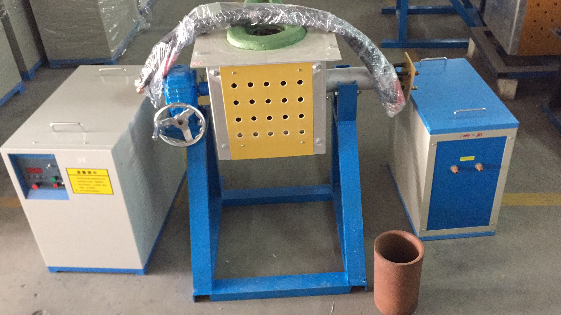 Motore elettrico che inclina induzione per media frequenza del forno 110kw di induzione che fonde l'ottone del rame 150kg