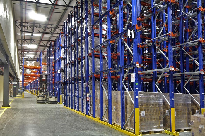 Azionamento resistente nel tipo vestiti del fascio di racking del pallet per stoccaggio freddo del magazzino
