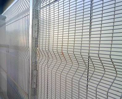 Η αντι-ανάβαση 3510 φράκτης έχει γαλβανίσει την επιφάνεια και τις κάμπτοντας καμπύλες