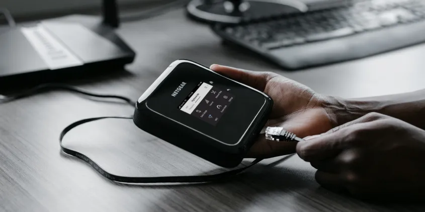 M7 Ultra M7500 5G MmWave WiFi 7 5.8Gbps with 2.5G Ethernet Mobile Hotspot Router