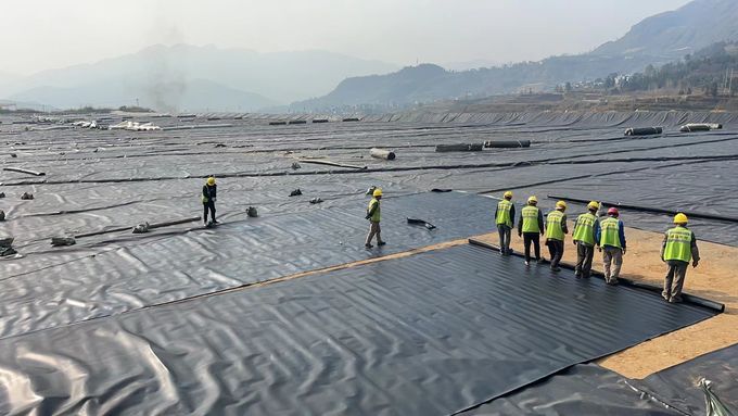 Smooth HDPE Waterproof Geomembrane For Landfills And Sewage 34