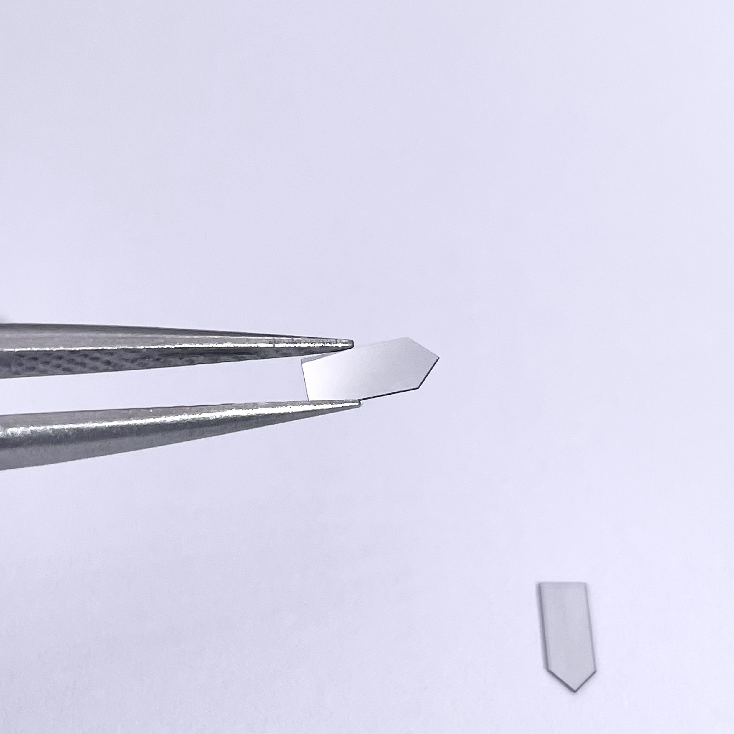 CVD diamond blade for ophthalmic knives - close-up view