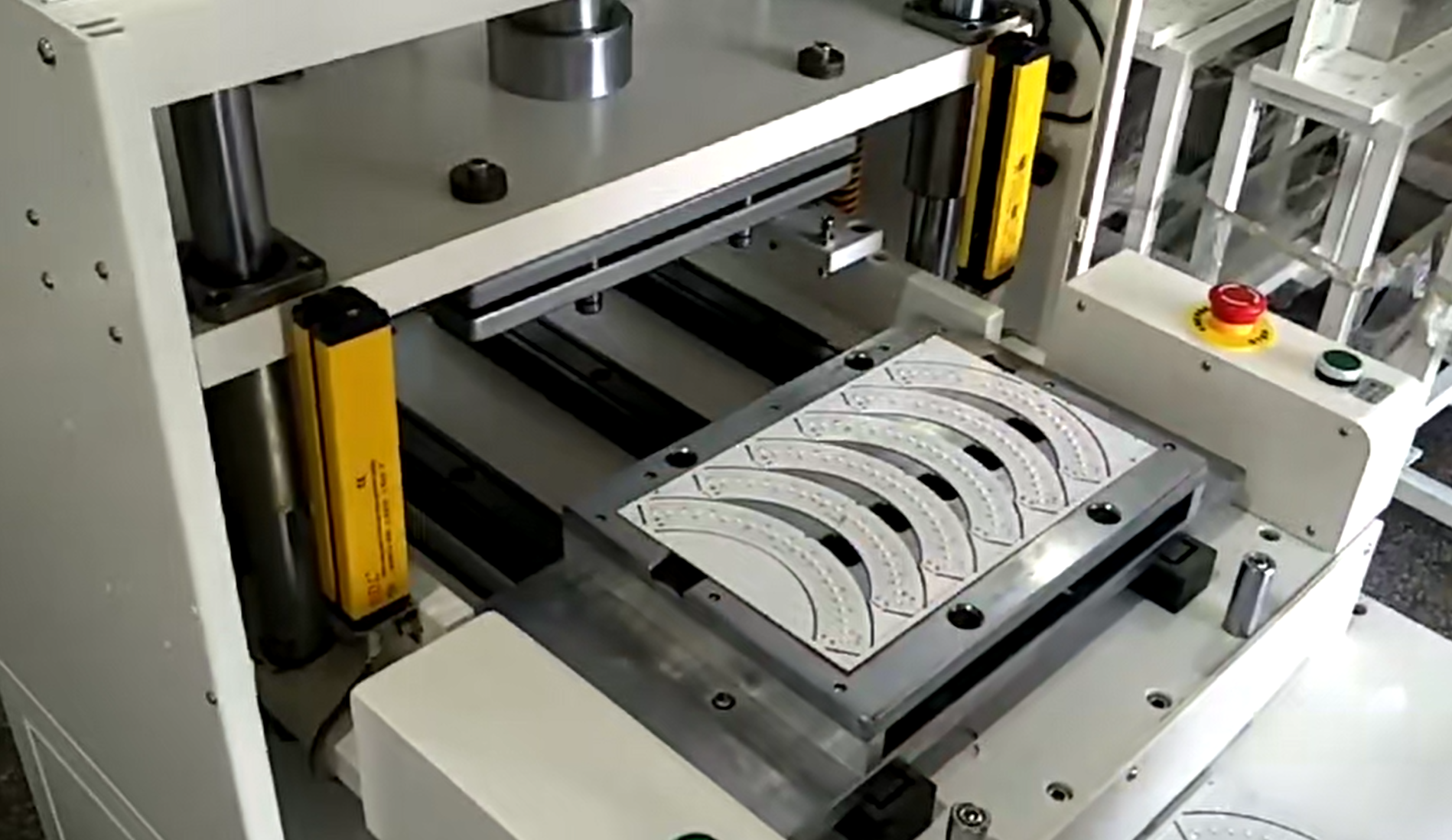 pcb punching machine