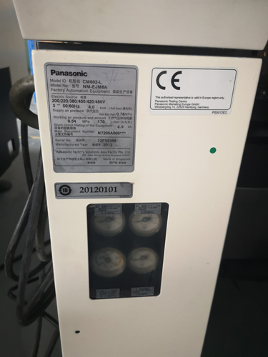 Etichetta della macchina CM602 che mostra informazioni della macchina.