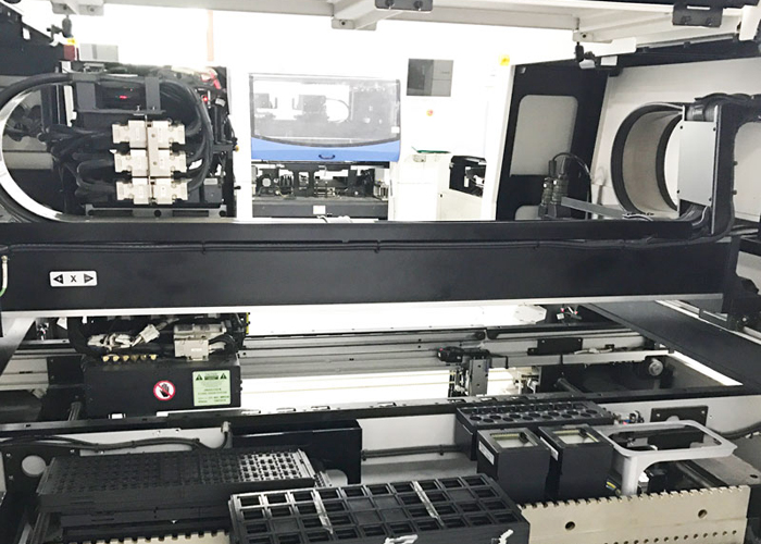 サムスンSM421 SMTの一突きおよび場所機械イメージ3