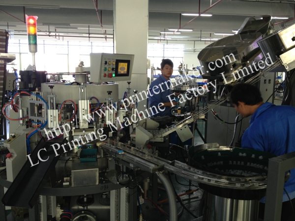 Máquina de montagem automática completa do tampão de garrafa