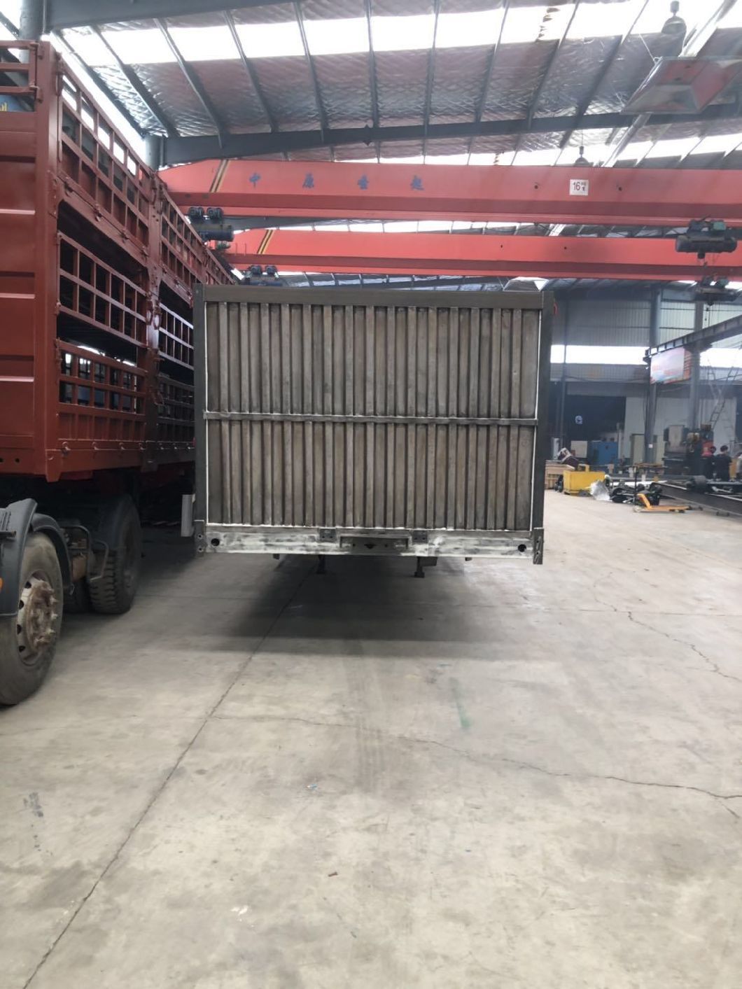 Three-Axle Load Capacity 30 Tons Box-Type Warehouse Gate Semi-Trailer