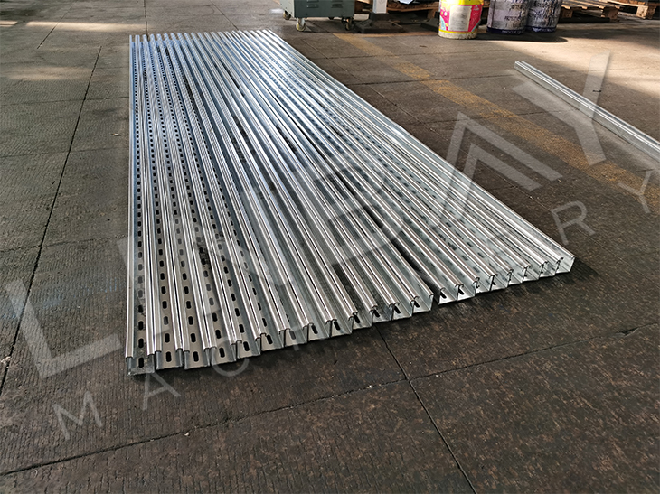 Ketten-Antrieb galvanisierte die photo-voltaische Gestell-Rolle, die Fertigungsstraße mit fliegendem Ausschnitt bildet
