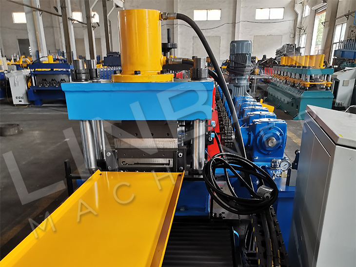 Ketten-Antriebs-Roheisen-Struktur-automatische Kabel-Leiter Tray Roll Forming Production Line